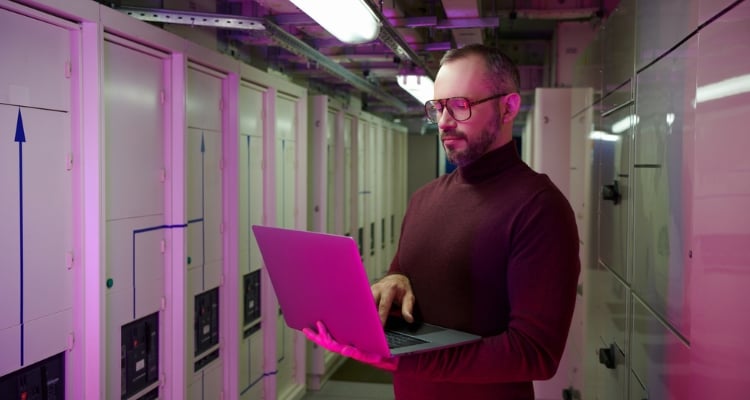 Ingeniería en Sistemas o Ingeniería en Redes: ¿Cuál elegir?